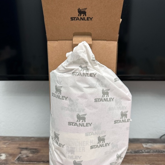 Stanley | Dining | Nib 224 Annual Color Stanley Quencher 40oz Fuchsia ...